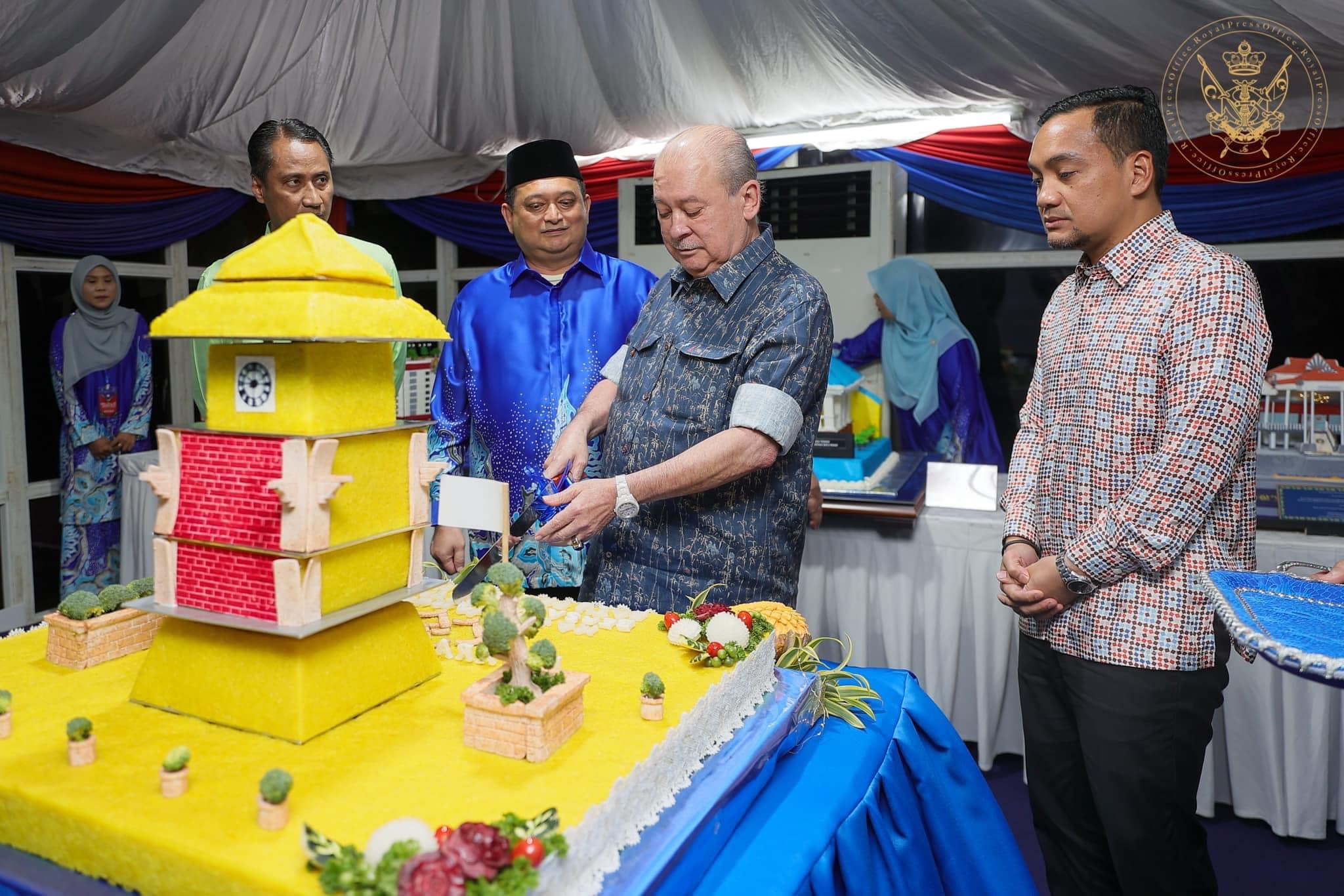 SULTAN IBRAHIM GEMBIRA SANTUNI RAKYAT PADA MAJLIS JAMUAN TEH | Portal ...
