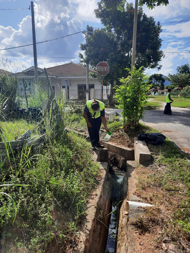 AKTIVITI CARI DAN MUSNAH TEMPAT PEMBIAKAN NYAMUK | Portal Rasmi Majlis ...